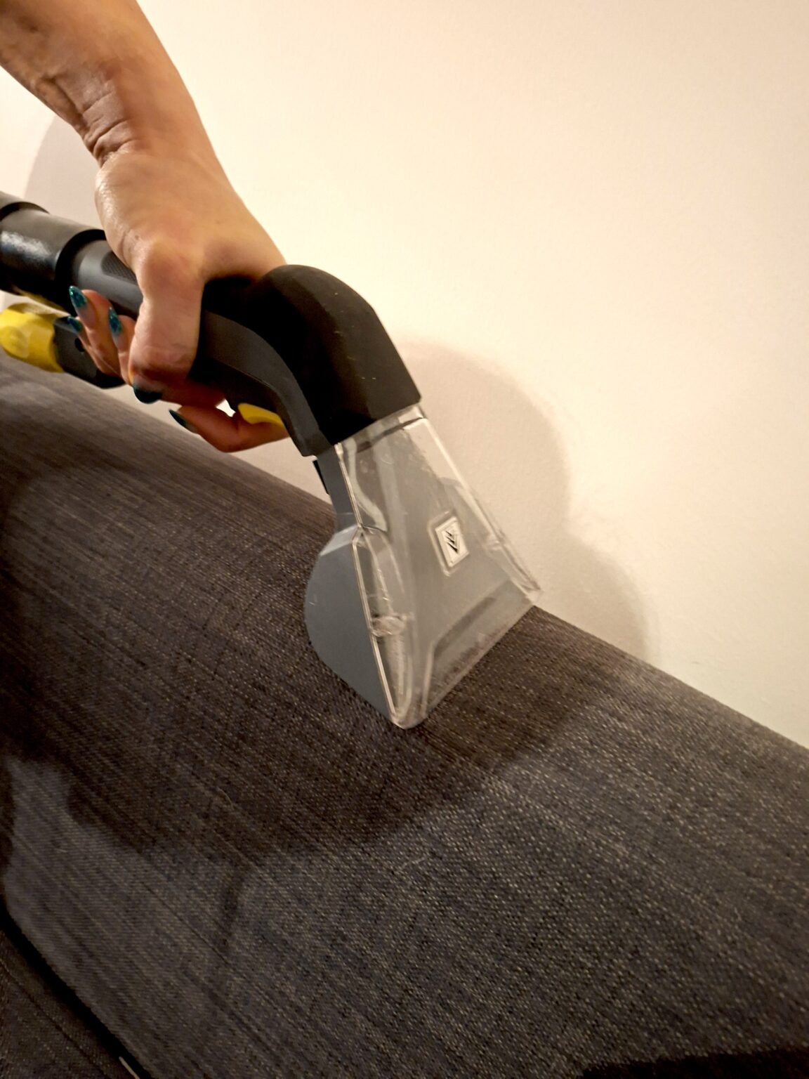 Tekstiilipesuri raikastaa huonekalut - Sivina